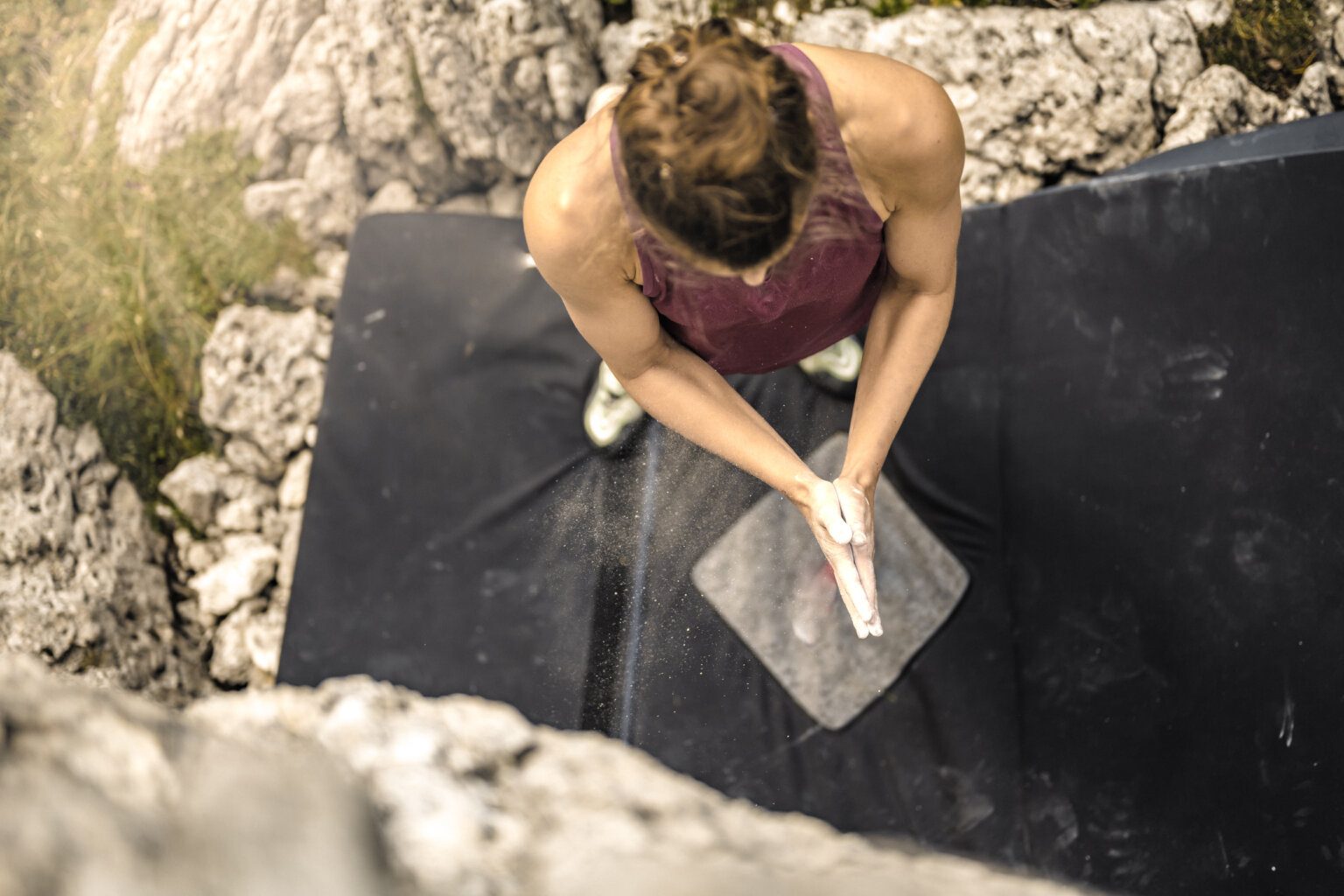Sollte ich beim Bouldern Chalk benutzen? Vorteile & Alternativen